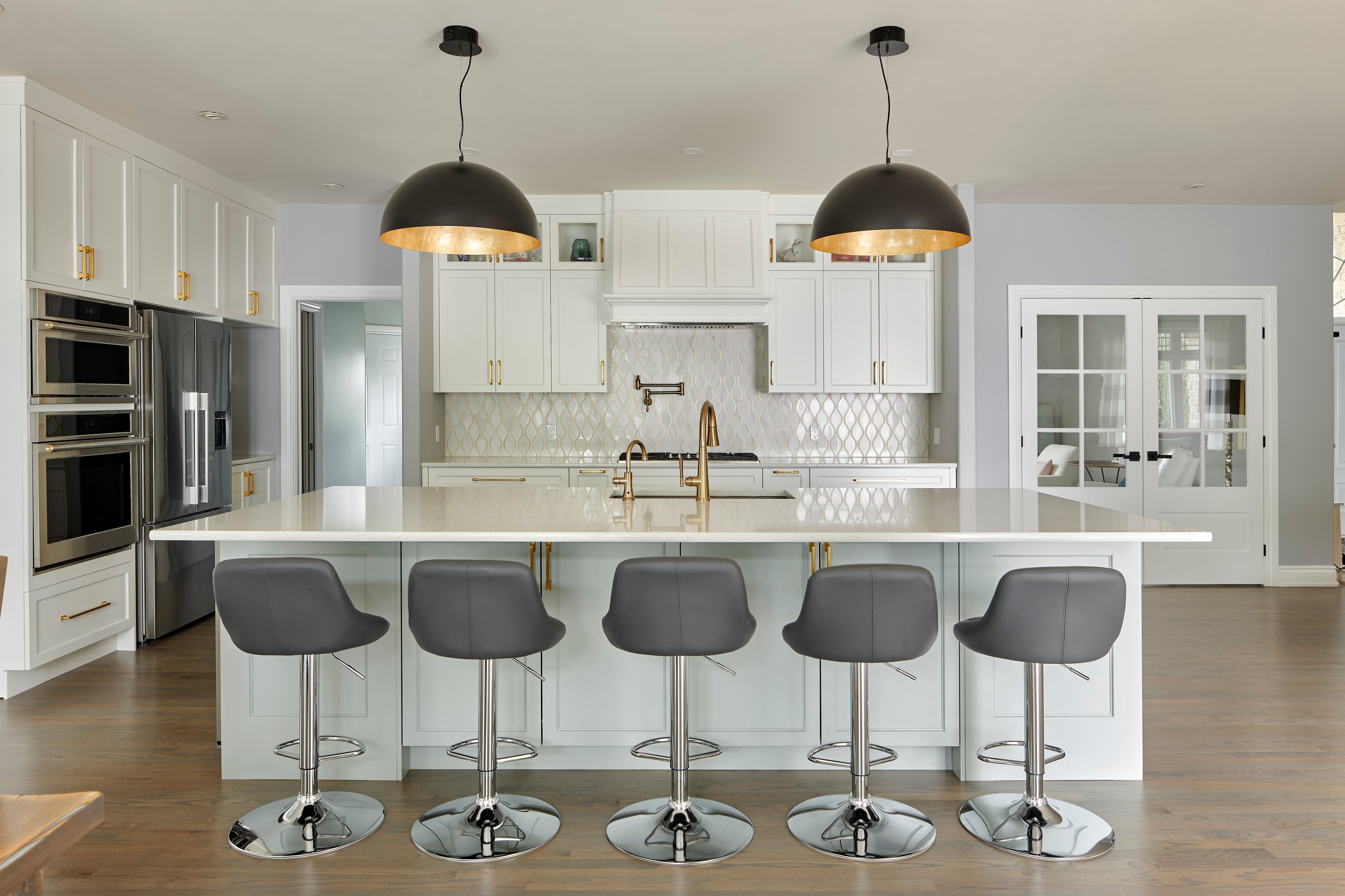 Exploring the Pros and Cons of Kitchen Islands