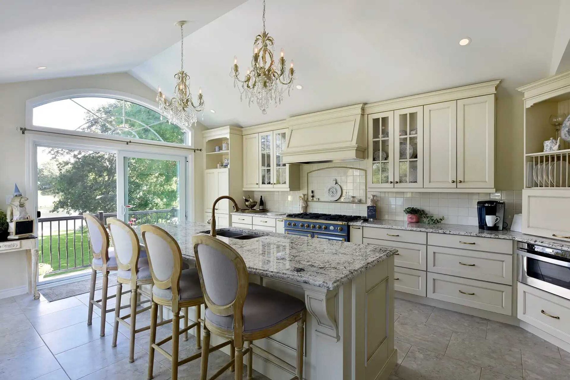 Kitchen Design Styles: Traditional vs. Transitional
