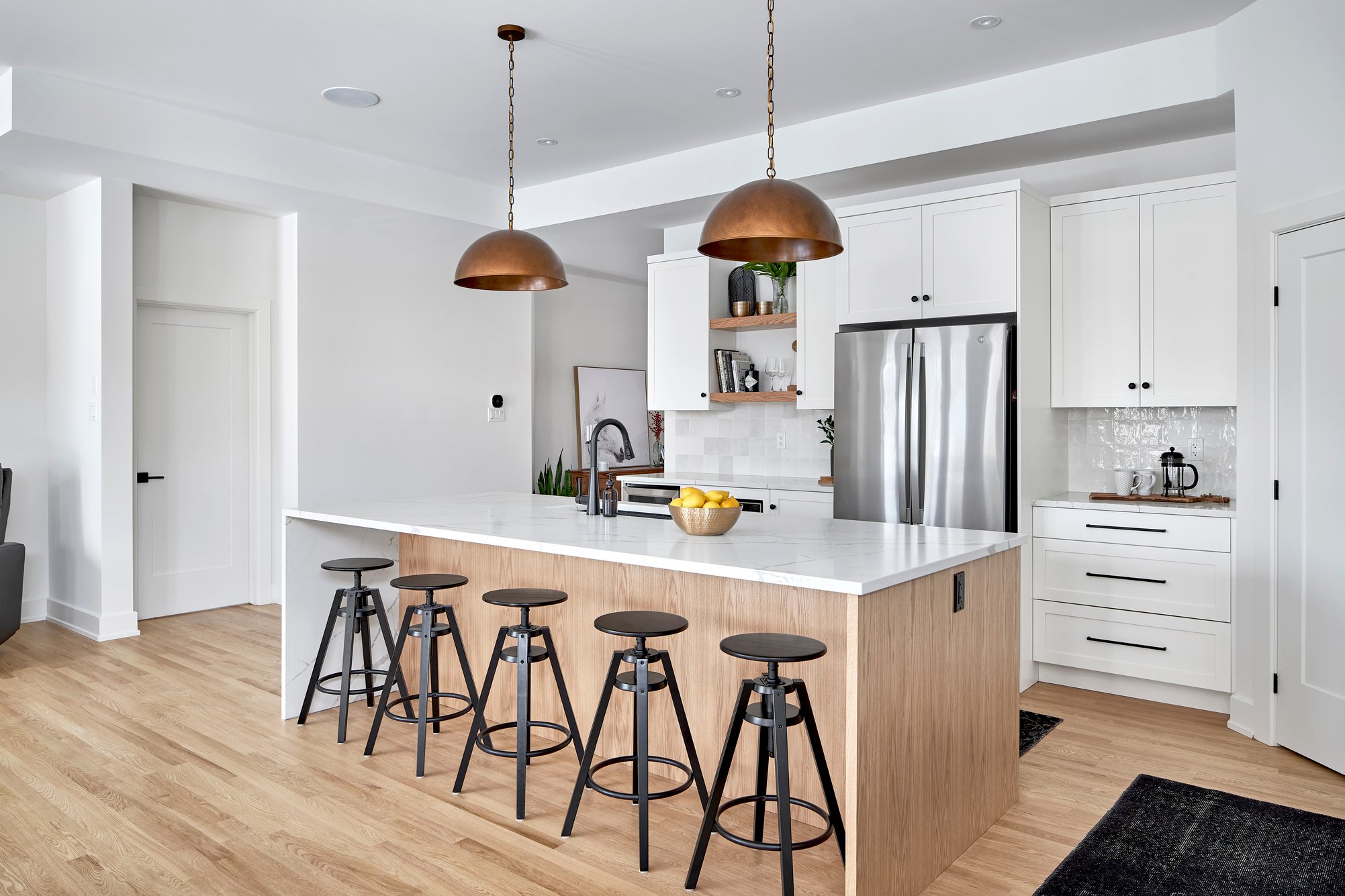 Red Oak vs. White Oak: Comparing Kitchen Cabinet Materials
