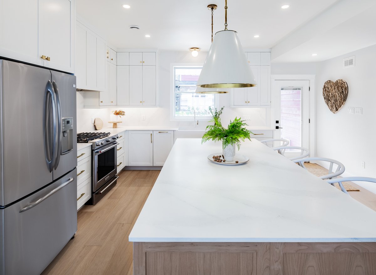 Kitchen Island vs. Peninsula: What's Right for Your Kitchen?